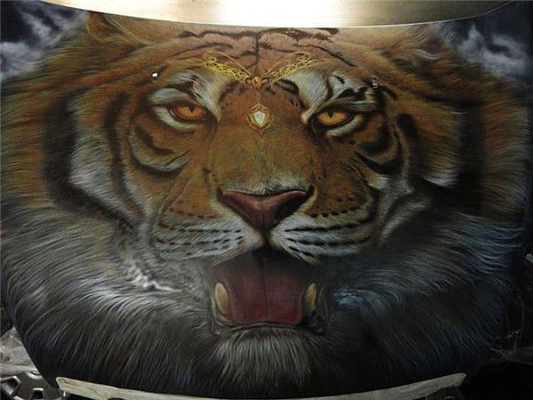 Airbrush a Tiger on The Car Hood Without Any Stencil